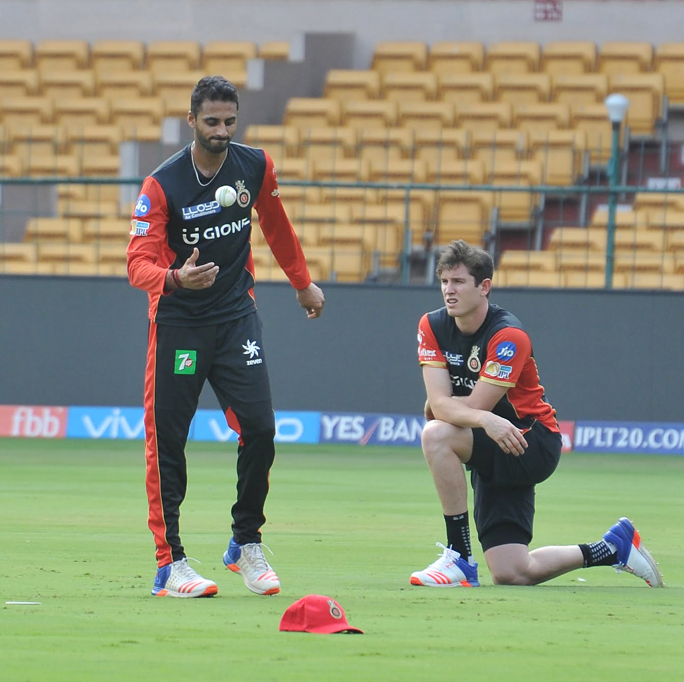 RCB under pressure to move up, says pacer Aravind
