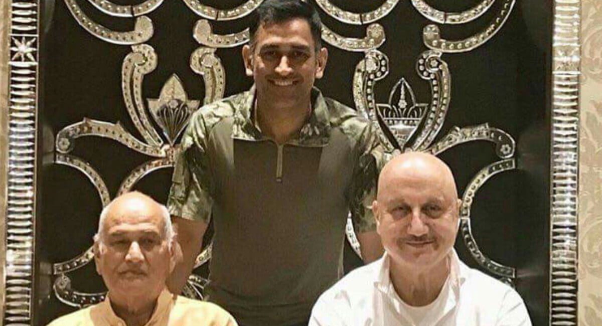 When MS Dhoni posed with reel-life and real-life father at a time
