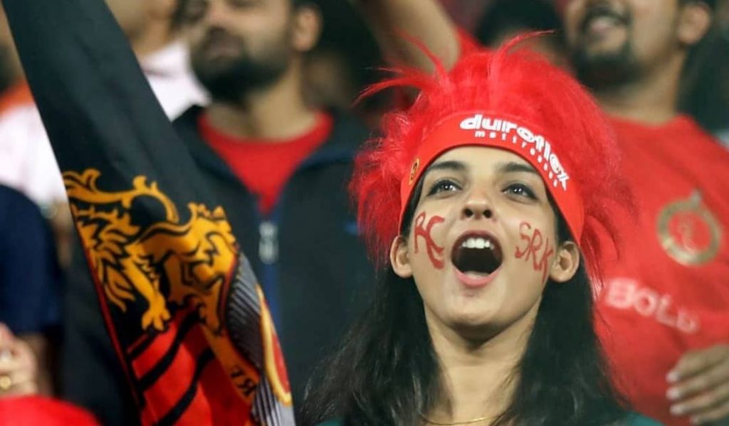 IPL 2018: A Mysterious Fangirl Support RCB and SRK