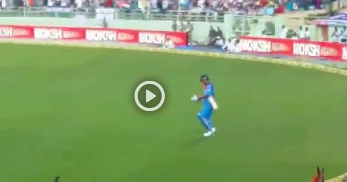 WATCH - MS Dhoni Gets Huge Reception In Visakhapatnam