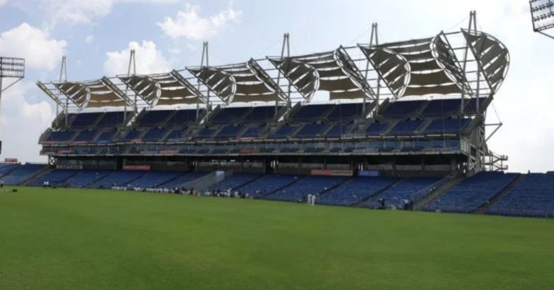 Fans Lashes Out At MCA Management For No roof In Pune Stadium