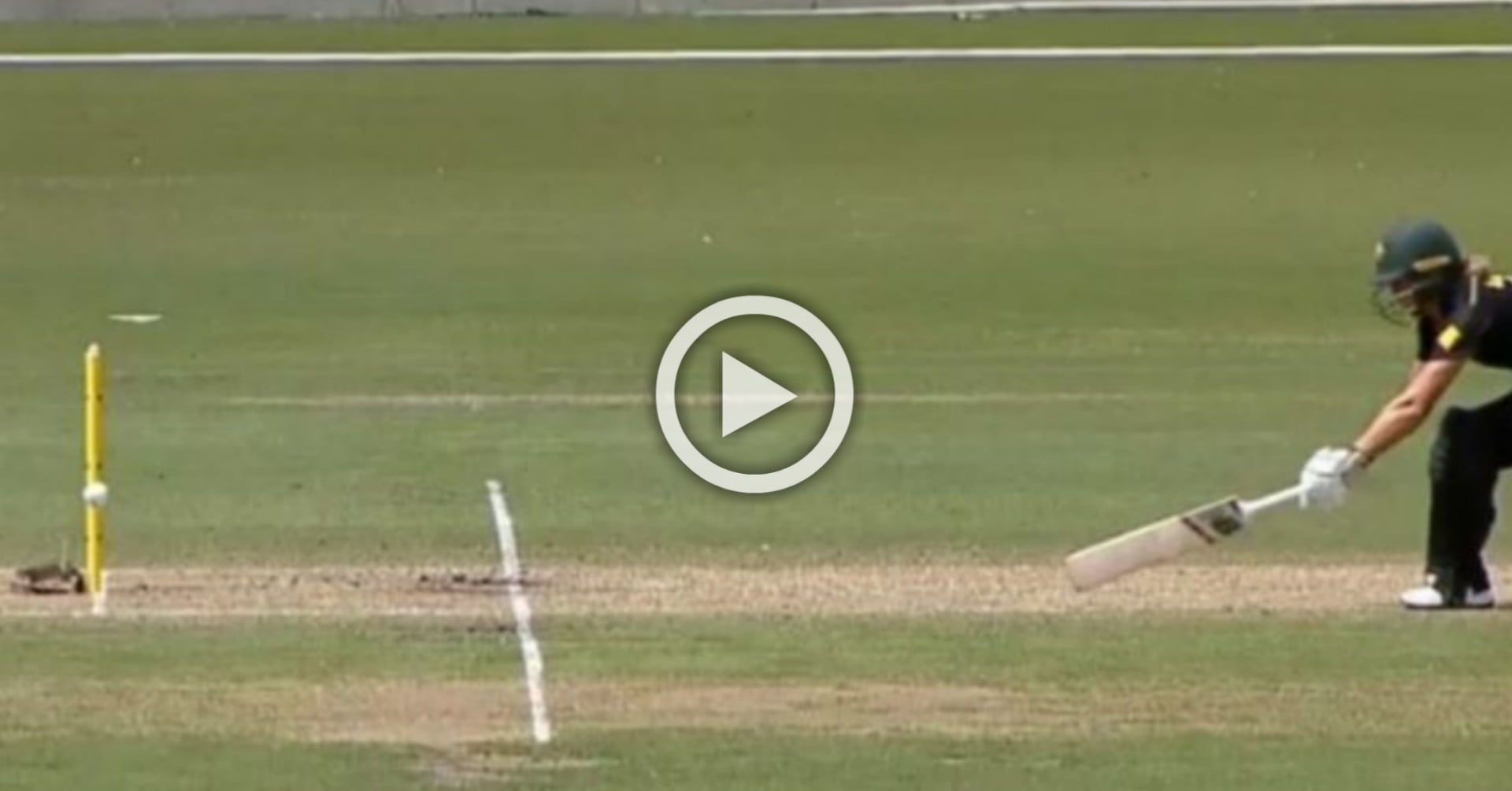 WATCH - Stump Mic Saves Meg Lanning From A Run-out