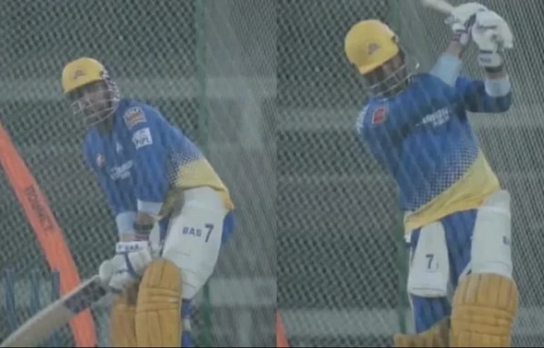 MS Dhoni Practices No-look Six Ahead Of The Upcoming IPL Season