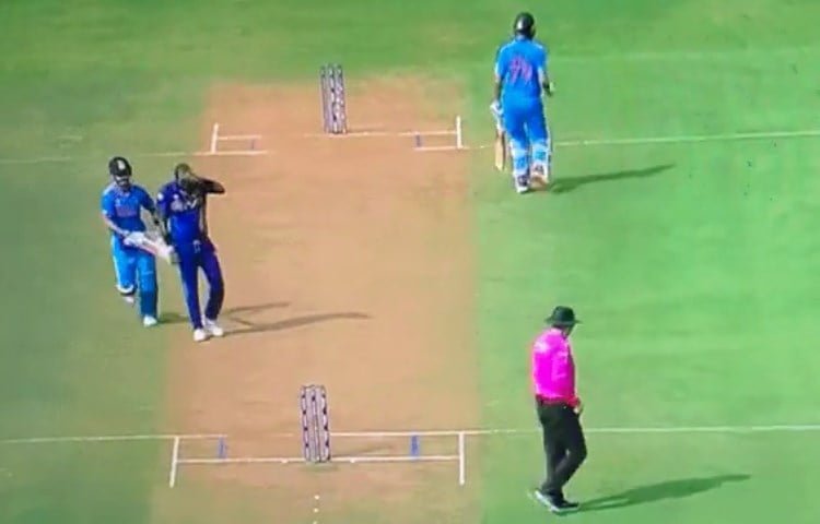 Virat Kohli Teases Angelo Mathews With Bat Swing