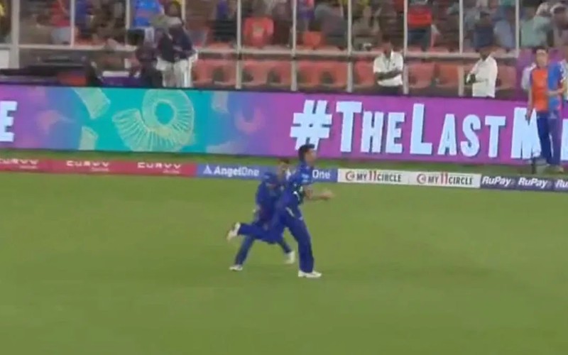 Reece Topley Takes Stunning Running Catch to Dismiss Prabhsimran Singh