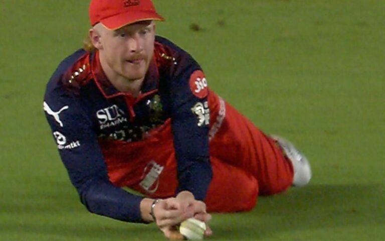 Rajat Patidar Left Fuming After Umpire Rejects Jordan Cox Catch